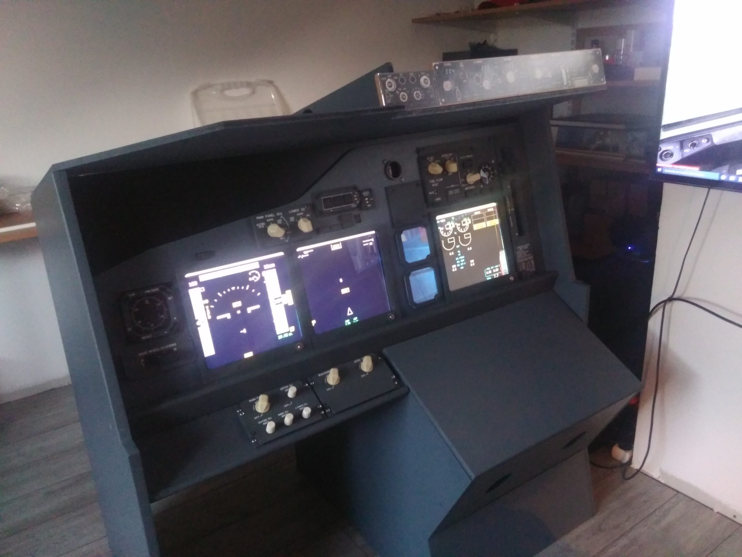 Ecrans PFD, ND, EICAS Supérieur et Inférieur - My Cockpit 737